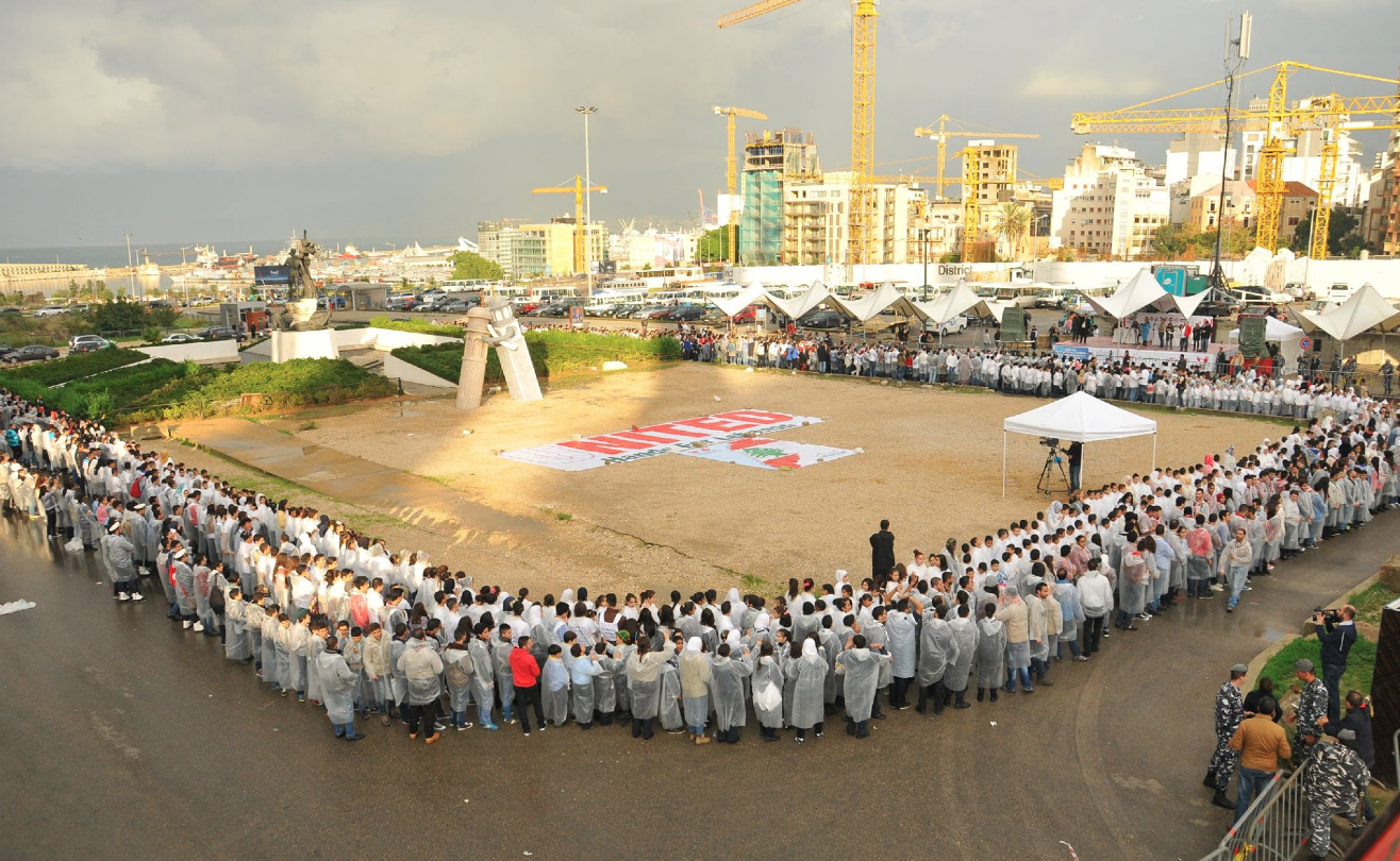 Thousands join hands in Lebanon to create human chain